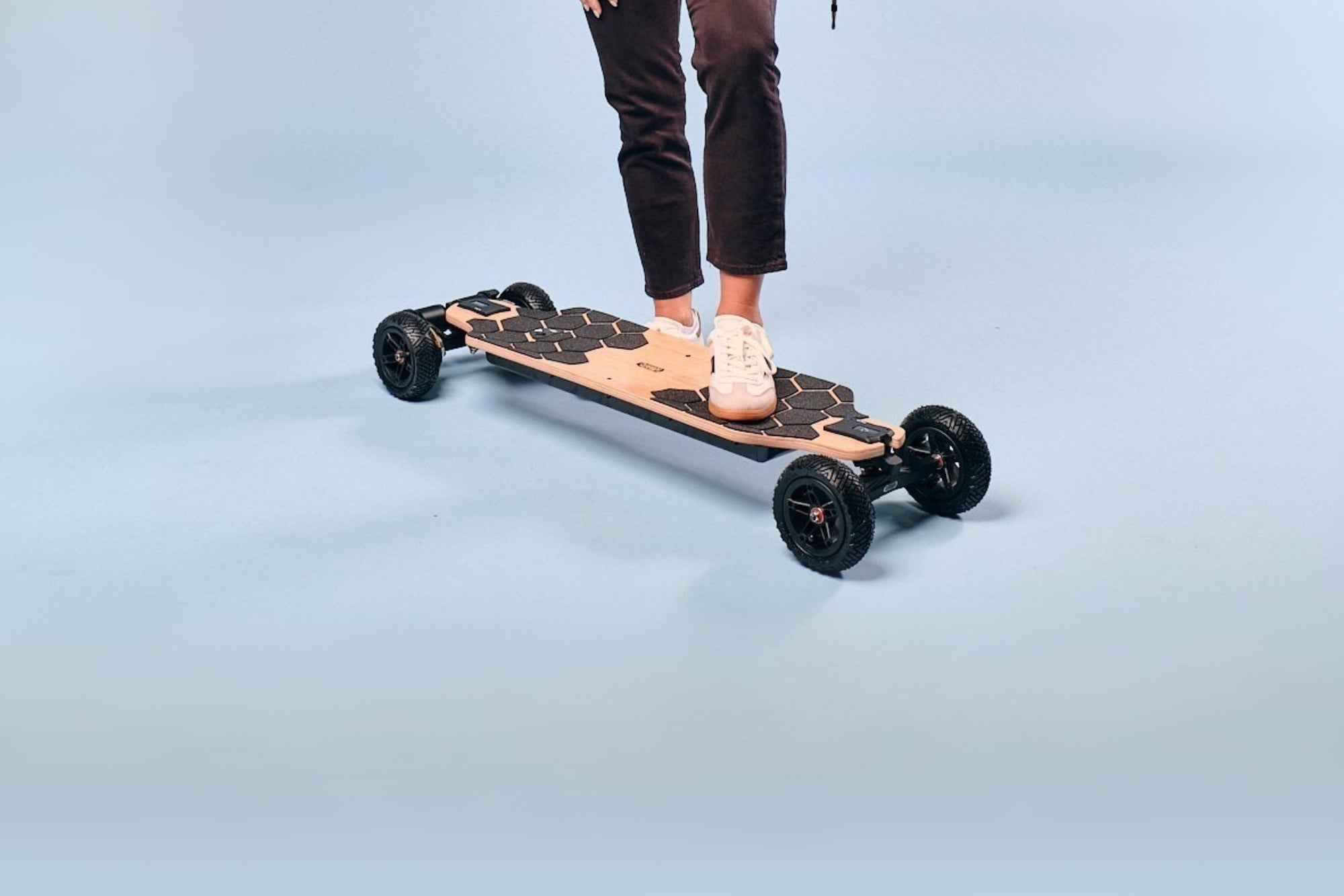 All-terrain electric skateboard | Conquer rough terrain